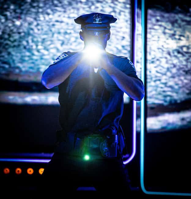 Hamburg: SIXX PAXX Men´s Perfoming Arts Show - Authentic Traveler Perspectives