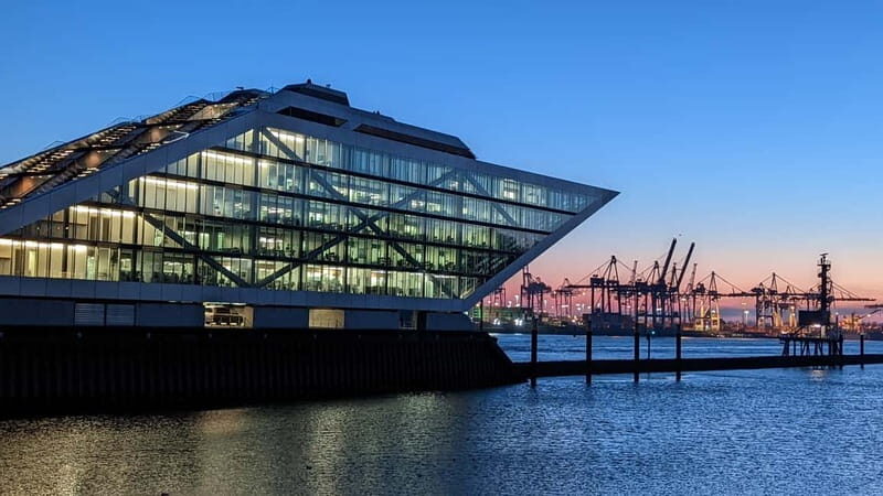 Hamburg Van Tour - Spring Special - Experiencing Hamburg’s Springtime in Comfort
