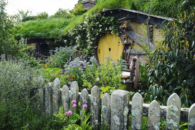 Hamilton Gardens & Hobbiton Exclusive Luxury Day Tour From Auckland - St Andrews Anglican Church and Cambridge