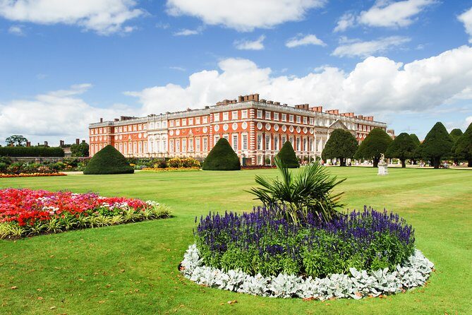 Hampton Court Palace & Garden Maze, Private Tour Admission with Audio Guides - Why Choose a Private Tour of Hampton Court Palace?