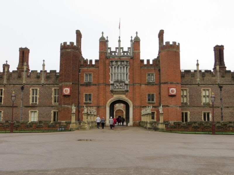 Hampton Court Palace Private tour With Fast Track Entry - An In-Depth Look at the Tour Experience