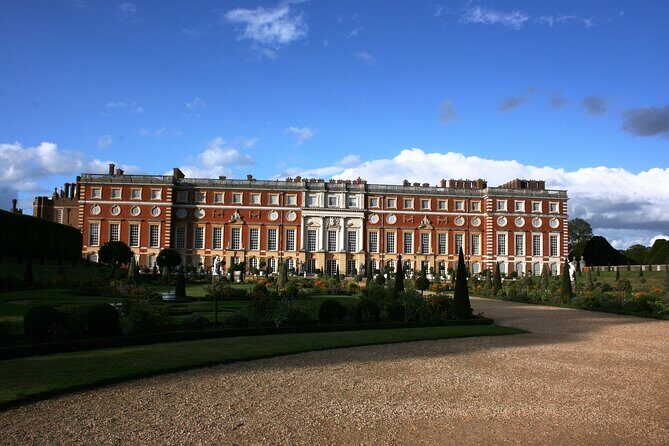Hampton Court Palace, Stonehenge & Roman Bath Private Tour with Passes - Key Points