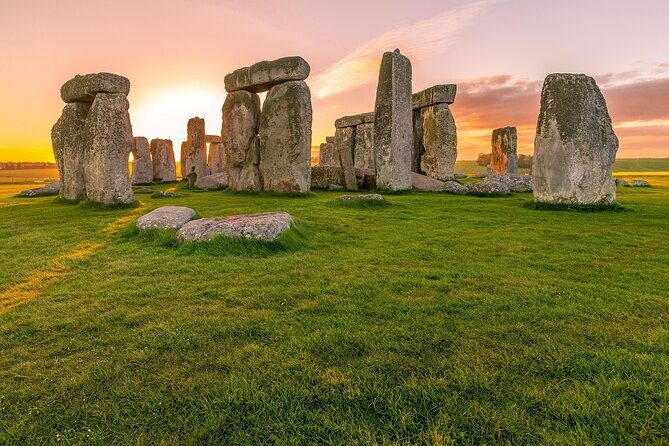 Hampton Court Palace, Stonehenge & Roman Bath Private Tour with Passes - Who Should Consider This Tour?
