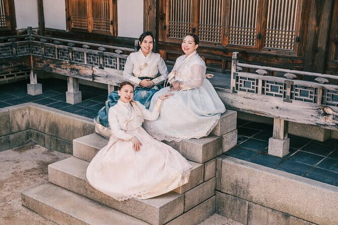 Hanbok Photoshoot and History Tour at Gyeongbokgung Palace - Stop 5: Hyangwonjeong Pavilion
