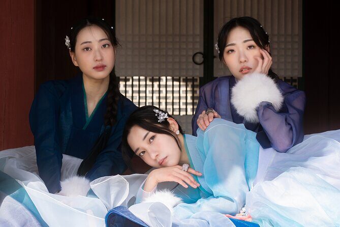 Hanbok Photoshoot in Gyeongbok Palace - An In-Depth Look at the Experience