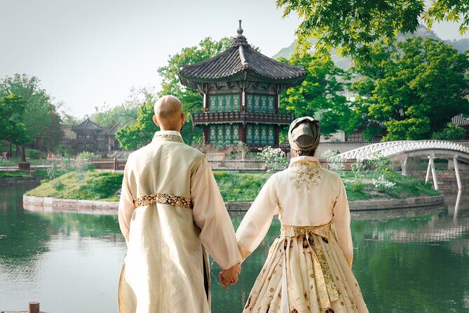 Hanbok Private Photo Tour at Gyeongbokgung Palace - The Experience in Action: What Travelers Can Expect