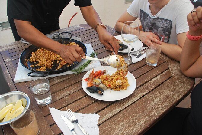 Hands-on Fideua or Paella Class in Barcelona in a Local's Home - What the Reviews Say