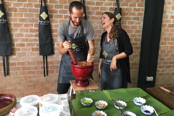 Hands on Thai Cooking Class and Market Tour - Key Points