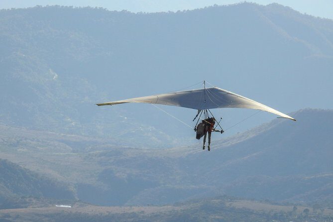 Hang gliding in Valle de Bravo - What to Expect from Your Hang Gliding Adventure