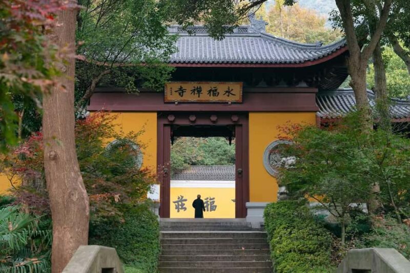 Hangzhou: Lingyin Temple and Feilai Peak Guided Tour - Exploring the Highlights: Lingyin Temple and Feilai Peak