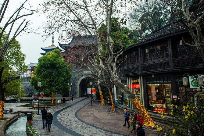 Hangzhou night tour 6 Harmonies Pagoda hefang street night cruise - A Detailed Look at the Hangzhou Night Tour
