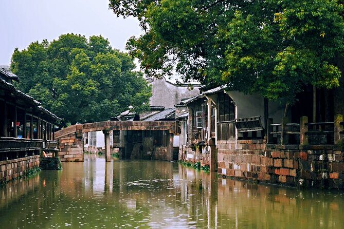 Hangzhou Private Day Tour: Wuzhen Water Town - The Cultural Gems: Hundred-Bed Exhibition and Wood Carving Hall