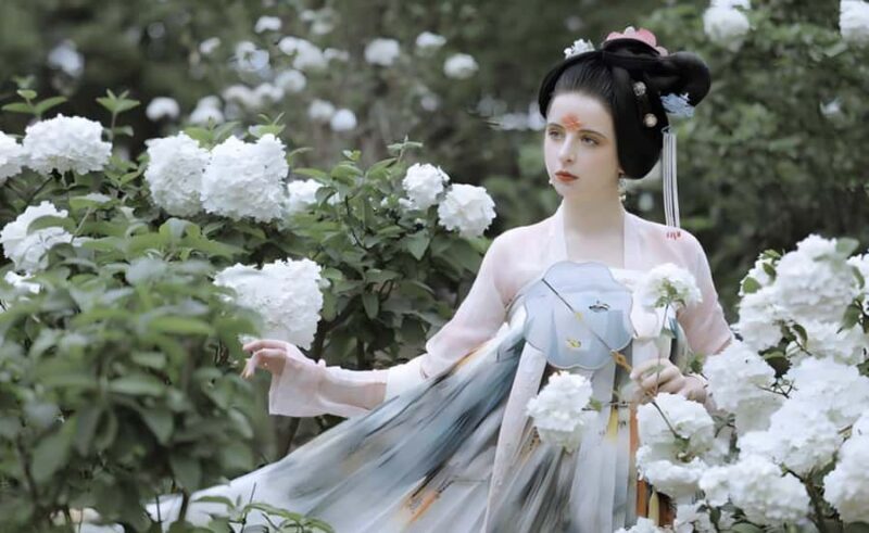 Hangzhou: Traditional Makeover & Photoshoot Experience - Key Points