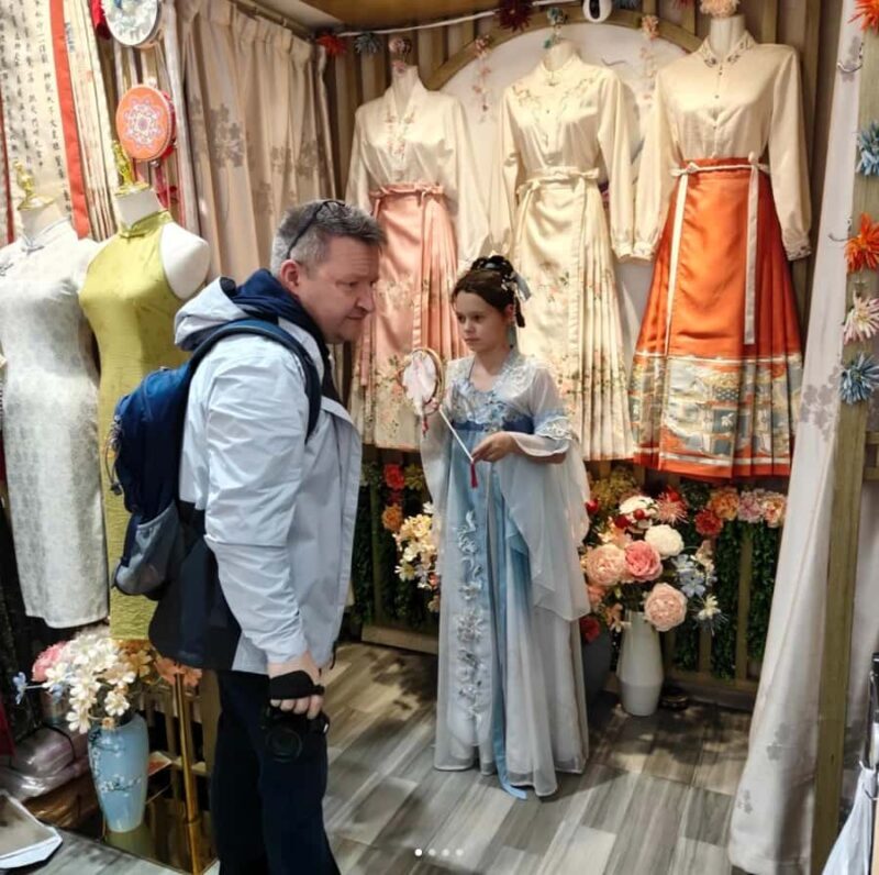 Hangzhou: Traditional Makeover & Photoshoot Experience - Analyzing the Value