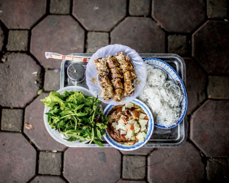 Hanoi: 7 Tastings Street Food Tour with Train Street - Key Points