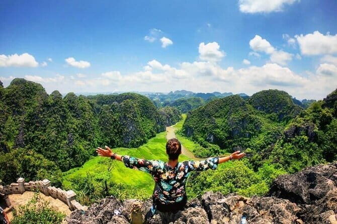 Hanoi: Deluxe Tour Discover Hoa Lu, Trang An Grottoes, Mua Caves - The UNESCO-Recognized Wonder of Trang An Grottoes