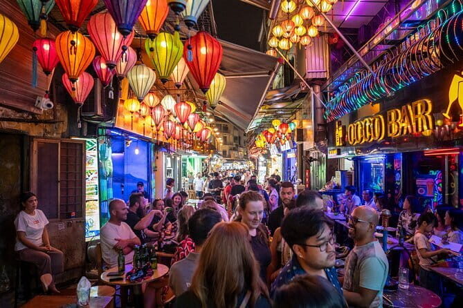Hanoi Evening Street Food Guided Tour with a Real Foodie - Key Points