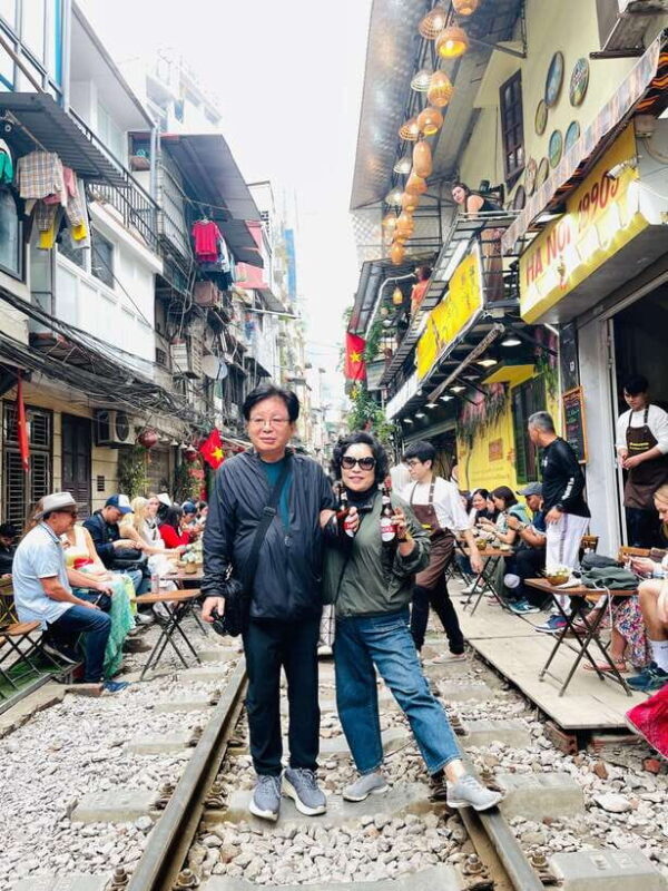 Hanoi Exclusive Craft Beer Bus: Cultural Sightseeing Tour - Discovering Hanoi in a Different Light: The Craft Beer Bus Experience