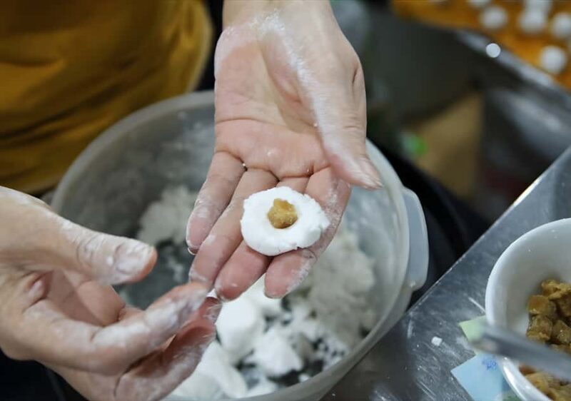 Hanoi: Floating Cake Making & 3 Vietnamese Tea Tasting - A Closer Look at the Experience