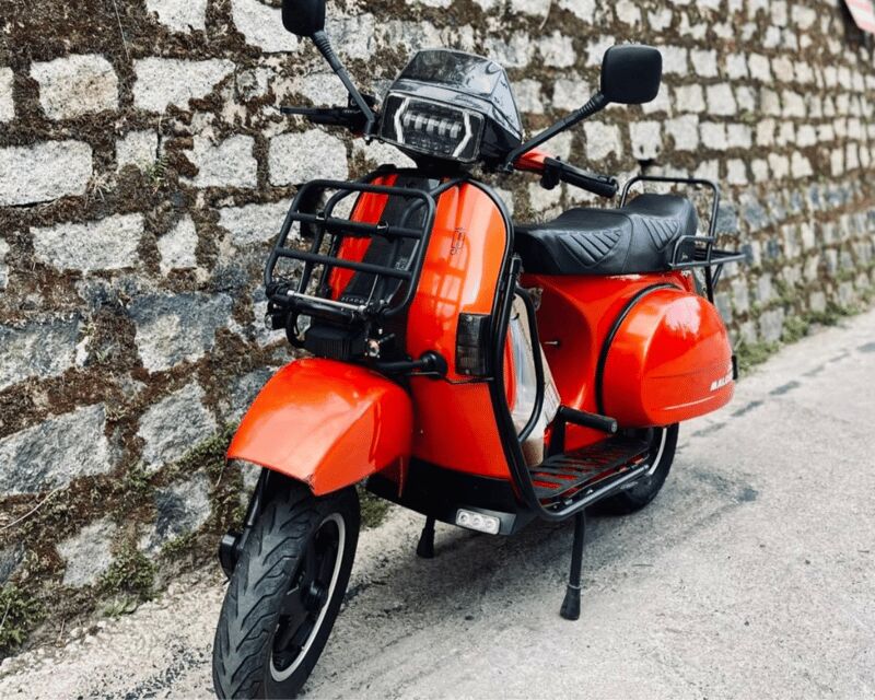 Hanoi: Food and Sightseeing Vespa Tour with 7 Tastings - Key Points