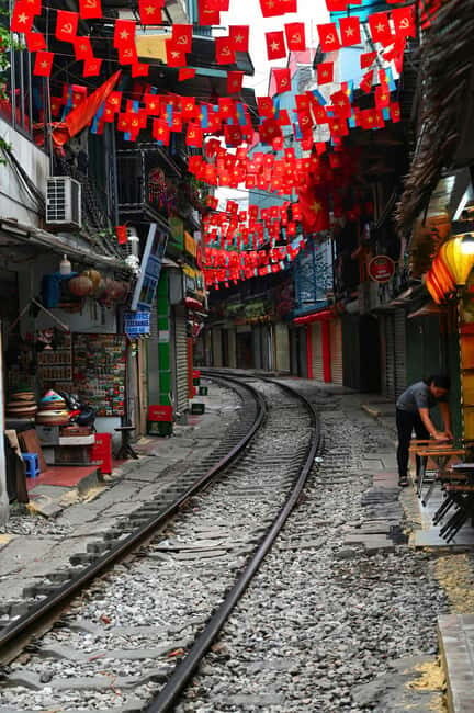 Hanoi: Foodie-Led Street Food Tour with Train Street Visit - The Itinerary: What You’ll Experience