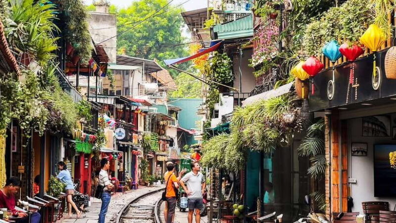 Hanoi: Guided Food Tour with Train Street Visit - The Local Guide and Authentic Insights