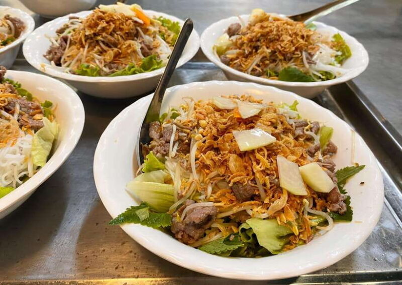 Hanoi: Guided Street Food Tour with Train Street Experience - Key Points