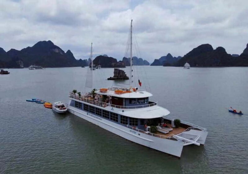 Hanoi/Ha Long: Ha Long Bay Luxury Day Cruise by Catamaran - Key Points