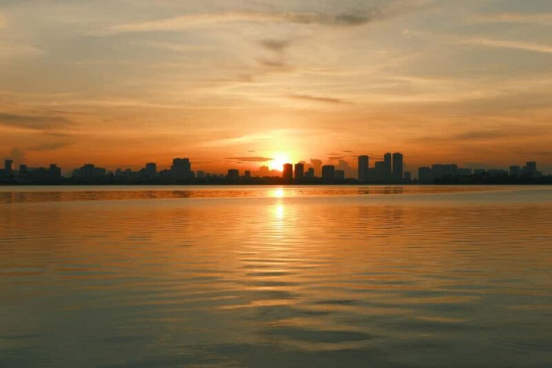 Hanoi Half-Day West Lake Cycling: Pagodas, Sunset & Bites - Discovering Hanoi’s West Lake: A Complete Breakdown