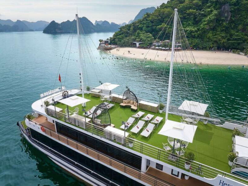 Hanoi: Halong Bay Day Tour with 5-star Cruise & Transfer - Savoring the Buffet Lunch