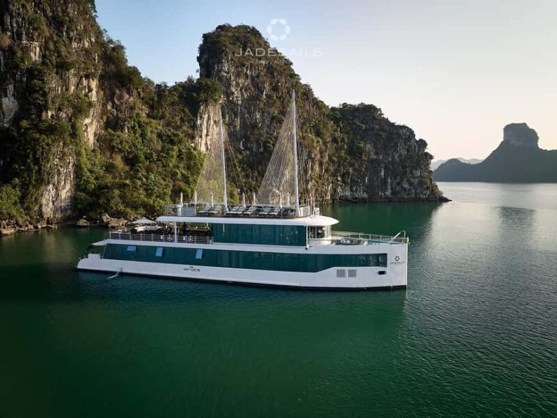 Hanoi: HalongLan Ha Premium Yacht, Day Cruise - The Gastronomic Highlight: A Feast on Fresh Seafood