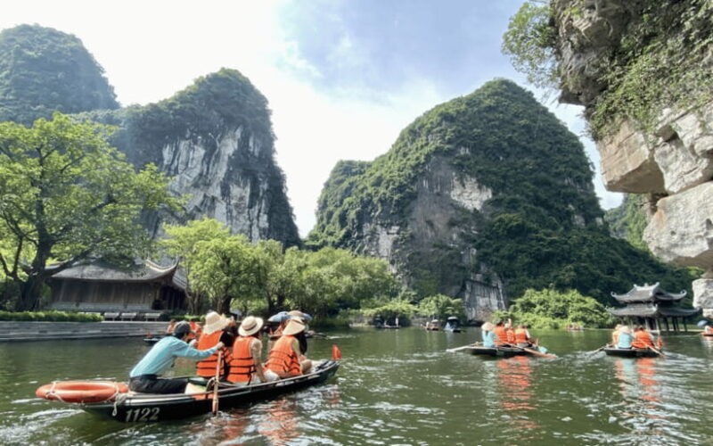 Hanoi: Hoa Lu and Trang An Day Tour with Lunch - Authenticity and Experience
