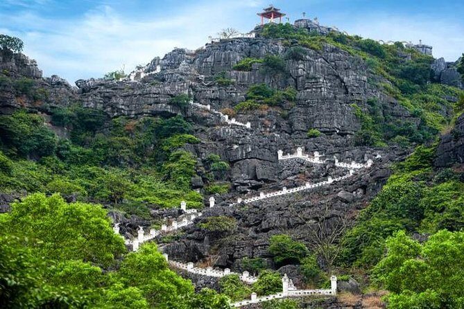 Hanoi - Hoa Lu - Trang An - Mua Cave - 1 Day Tour - Luxury Limousine From Hanoi - Lunch: A Feast of Local Flavors