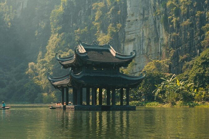 Hanoi: Luxury Day Trip to Bich Dong Pagoda and Trang An Grottoes - An In-Depth Look at the Itinerary