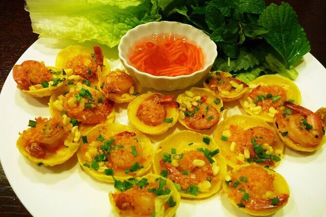 Hanoi Michelin Selected Street Food Walking Tour - The First Stop: Classic Hanoi Fish Dish