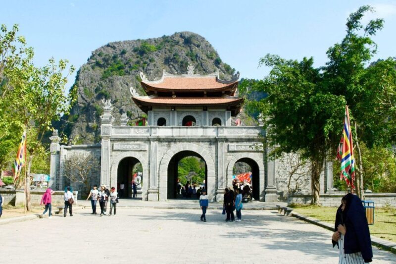 Hanoi: Ninh Binh Day Trip Visit Hoa Lu, Tam Coc & Mua Cave - Local Vietnamese Lunch