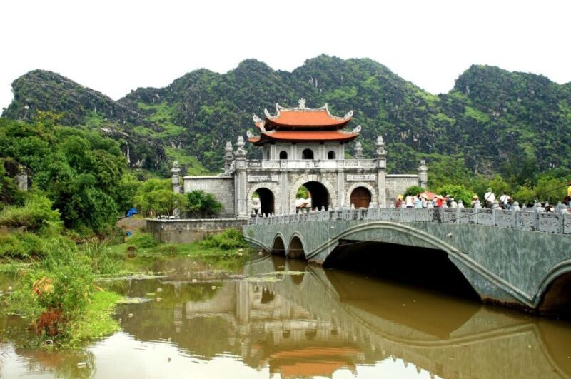 Hanoi: Ninh Binh Full-Day Visit Hoa Lu, Tam Coc and Mua Cave - Detailed Breakdown of the Itinerary