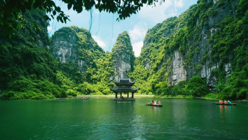 Hanoi: Ninh Binh - Halong 2 D1N trip by Bus - Bungalow/Hotel - Discovering the Wonders of Ninh Binh