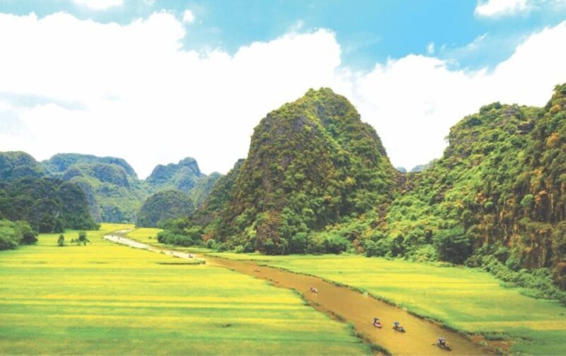 Hanoi: Ninh Binh, Hoa Lu, Tam Coc and Mua Cave Day Trip - Practical Tips for Travelers