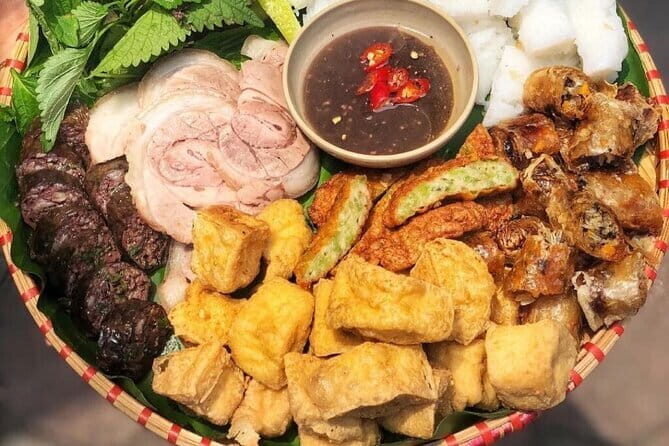 Hanoi Old Quarter Street Food Private Tour With Funny Guides - A Closer Look at the Tour Itinerary