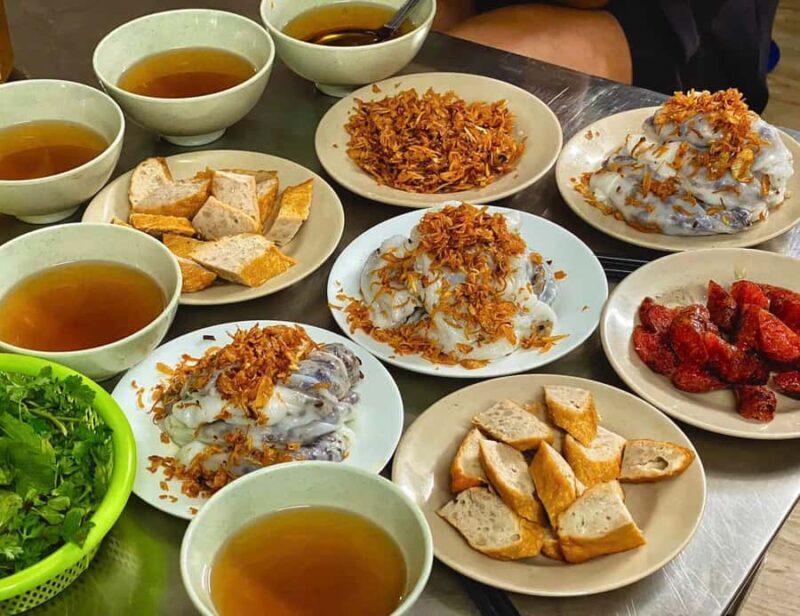 Hanoi: Old Quarter Street Food & Train Track Cafe - Key Points