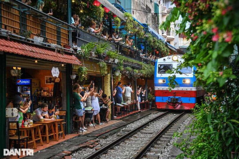 Hanoi: Old Quarter Walking Tour with Private Lunch - The Tour at a Glance
