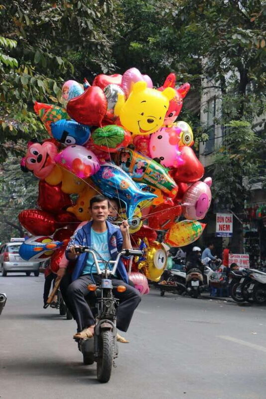 Hanoi: Old Quarter Walking Tour with Private Lunch - Artistic and Religious Highlights: Kim Ngan Temple and St. Joseph’s Cathedral