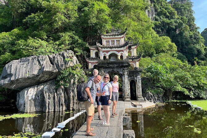 Hanoi: Private Day Tour Explore Trang An, Bich Dong & Mua Caves - Lunch and Refreshments