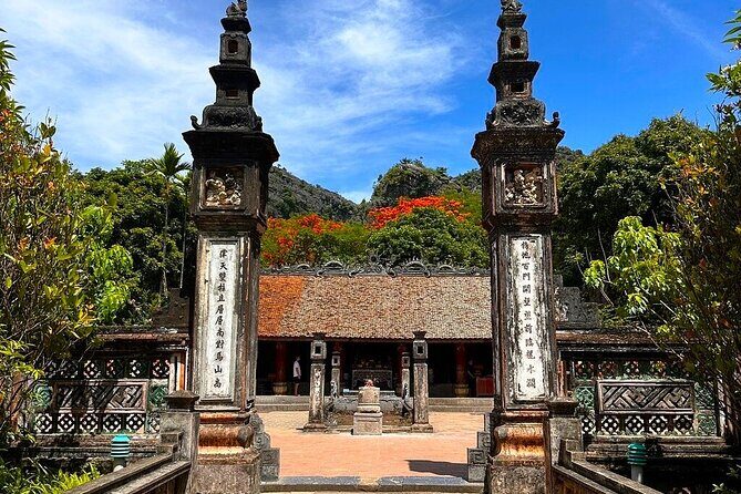 Hanoi: Private Luxury Tour Discover Mua Caves, Trang An & Hoa Lu - FAQ