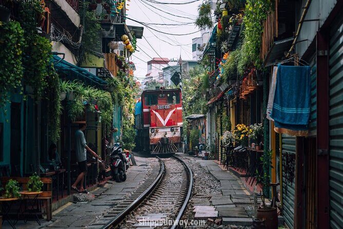 Hanoi Private Tour: Hoa Lo Relic, Train Street, All Highlights - Hoa Lo Prison: History of Resistance and Conflict