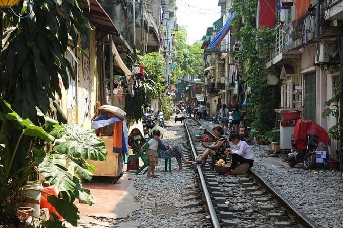 Hanoi Private Train Street Walking Tour with Local Guide - An In-Depth Look at Hanoi’s Most Famous Sights
