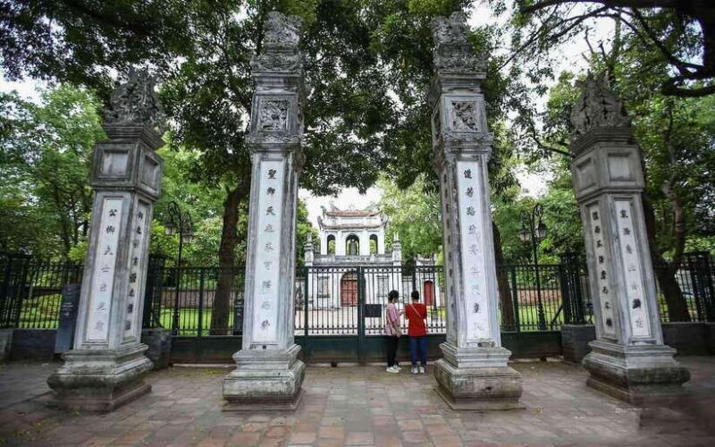 HANOI: SCOOTER VISIT TRAIN STREET & CULTURE SIGHTSEEING - Authenticity and Value