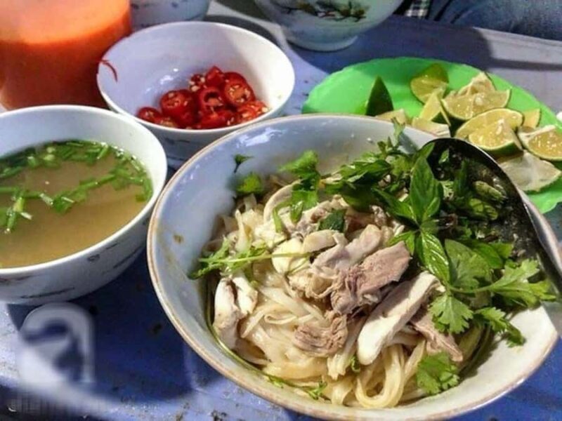 Hanoi Street Food Small Group/Private Tour with Train Street - Key Points