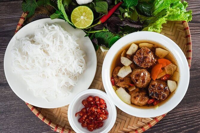 Hanoi Street Food Tour Taste 6 Local Dishes and Drinks - Authenticity and Local Flavor: What Sets This Apart